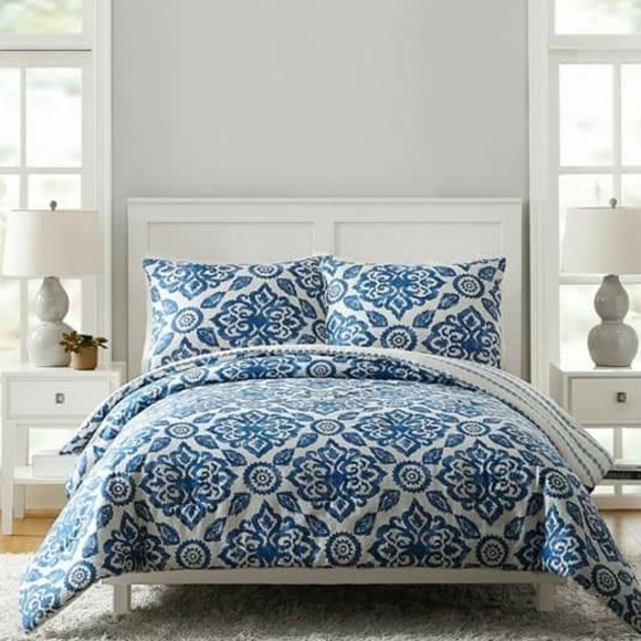 Vera Bradley | Bedding | Vera Bradley Stitched Medallions Comforter Set ...